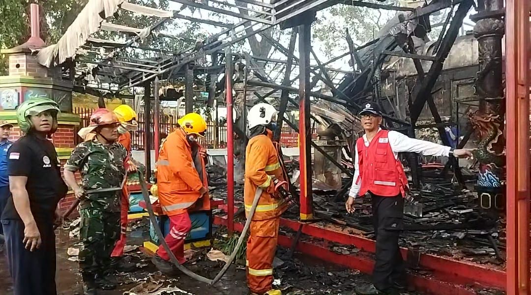 Klenteng di Mojosari Terbakar, Diduga Karena Lilin - majalahnurani.com